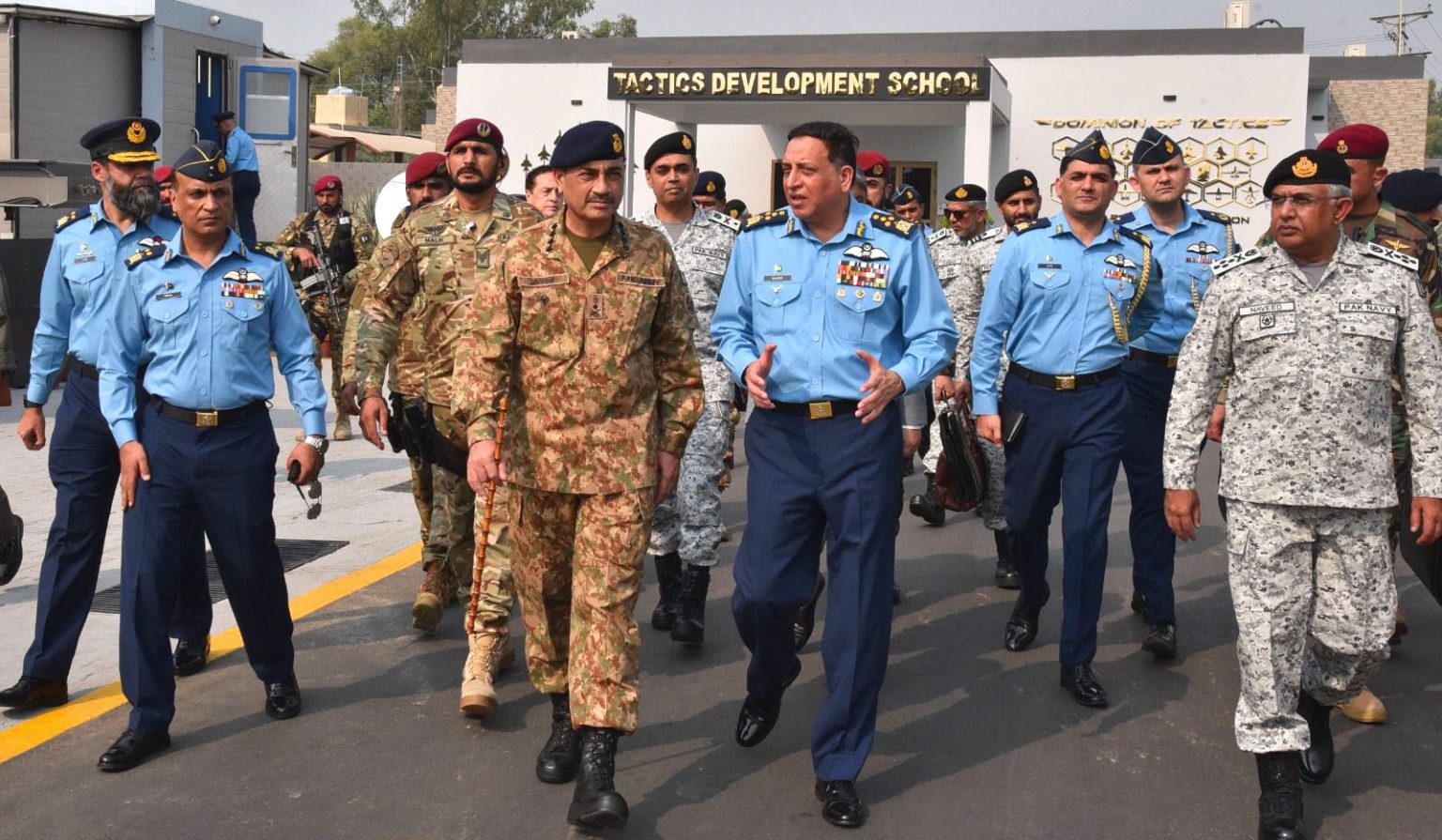 PAK ARMY CHIEF General Asim Munir Visits The Operational Air Base Of ...